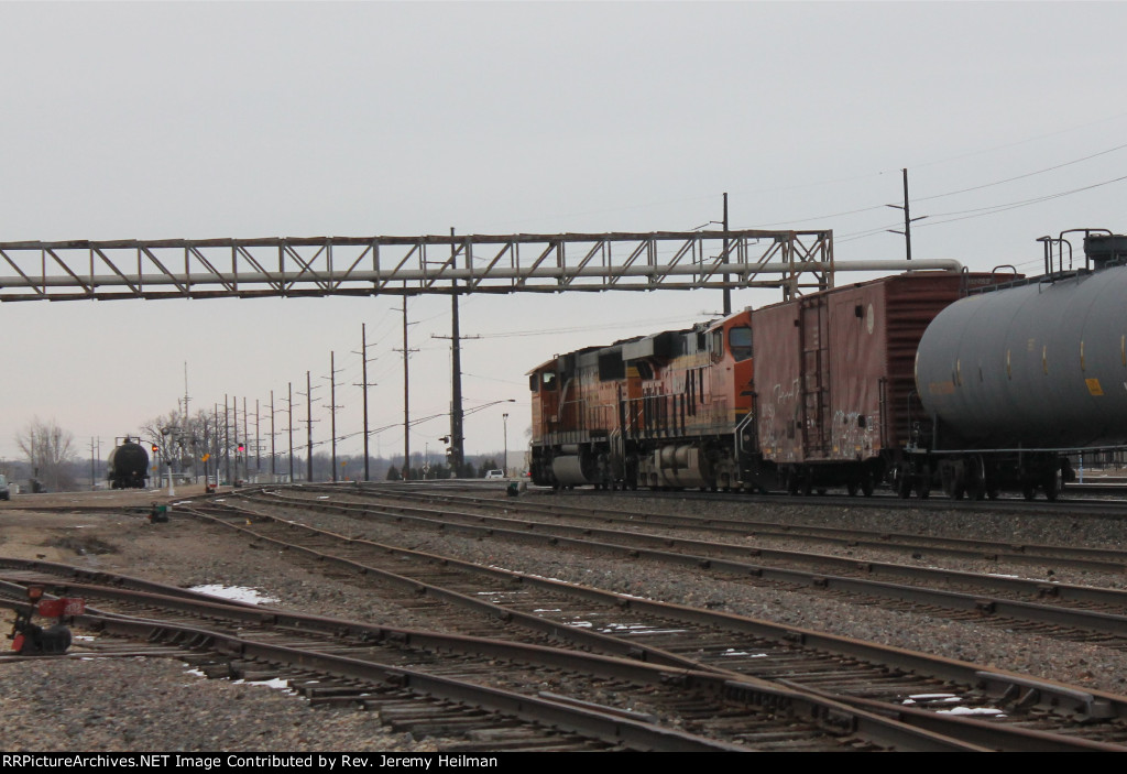 BNSF 8933 & 7900 (4)